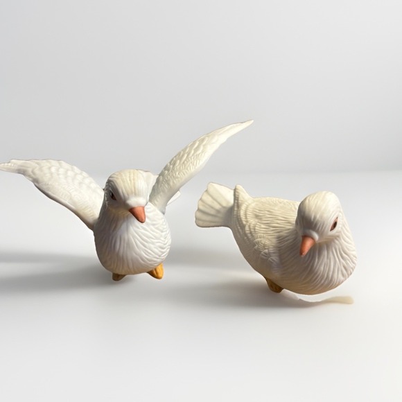 Homco | Art | Vintage Homco Porcelain Doves White Bisque Pair Of Love ...